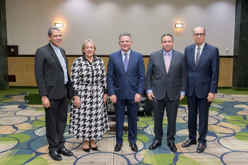 Fundación Arquidiocesana Santiago Apóstol celebra desayuno empresarial ...