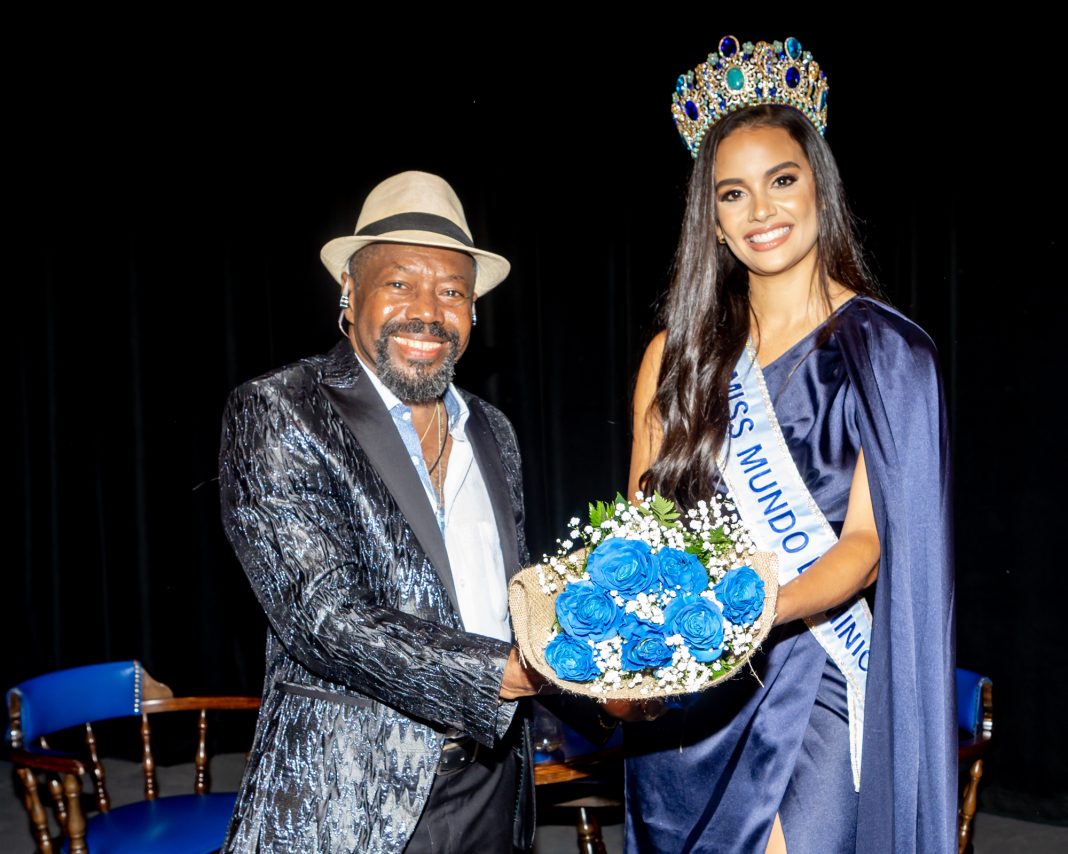 Fausto Rey recibe muestras de cariño y fuertes aplausos en aniversario ...